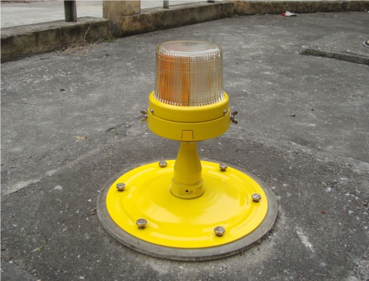 Runway edge bedirectional elevated light | ATTECH